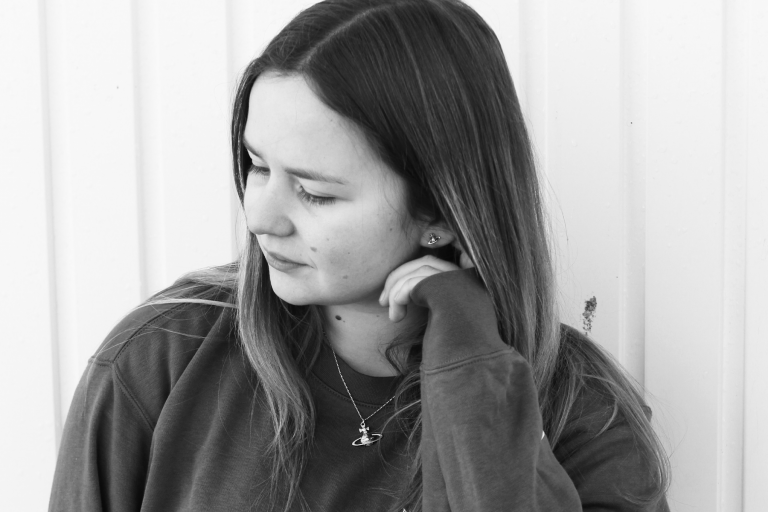 Fresh Faces 98 // Emily Nash [Musicis4Lovers.com] – Music is 4 Lovers